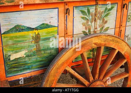 Detail of the antique wagon, Tuscany, Italy Stock Photo - Alamy