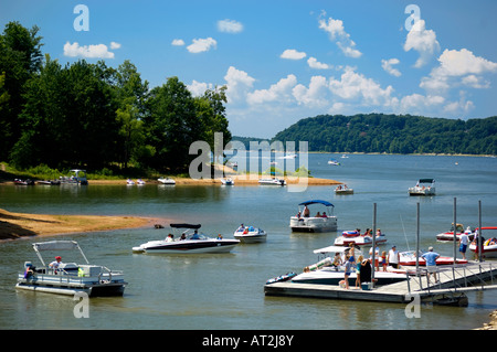 Boating on Lake Monroe in the Paynetown State Recreation Area in the ...