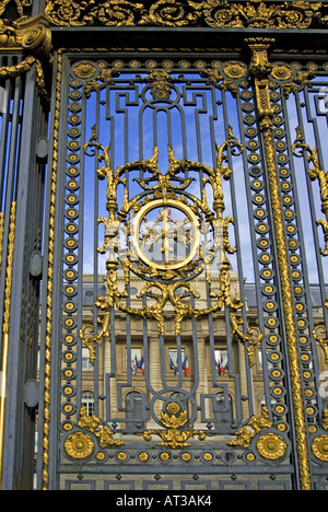 Gates of the palace of justice in Paris. France Stock Photo - Alamy