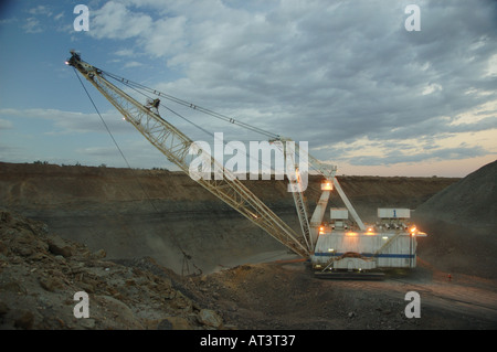 Dragline coal mine Central Queensland dsc 3031 Stock Photo - Alamy