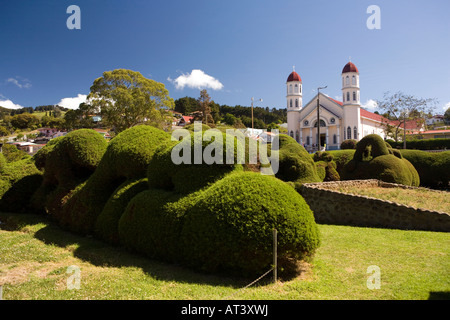 Costa Rica Zarcero Parque Francesco Alvarado park topiary by Evangeliso ...