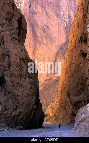 in todra gorge morocco africa and scarf shop Stock Photo - Alamy