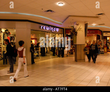 downtown Montreal underground shopping mall Stock Photo - Alamy