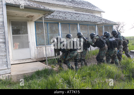 SWAT training. Moving in formation approaching a building Stock Photo ...