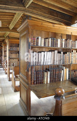 The Chained Library in Wells Cathedral, where valuable and historic ...