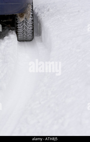 tire tracks in deep snow Stock Photo - Alamy