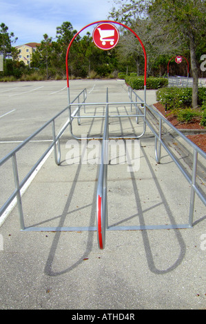 Shopping cart return area in an American supermarket car park Stock ...
