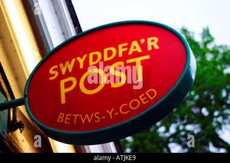 Post Office sign in Welsh, Swyddfa'r Post, Abergavenny, Wales, UK Stock ...