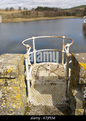 tarn victorian reservoir dam wall sluice stream Stock Photo - Alamy