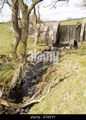 tarn victorian reservoir dam wall sluice stream Stock Photo - Alamy