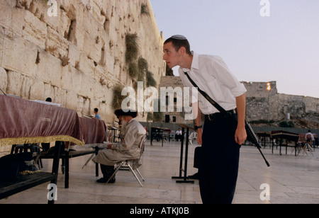 A soldier bowing to the Western Wall Stock Photo - Alamy