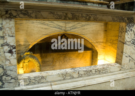 Raphael's tomb in the Pantheon (Rome Stock Photo - Alamy
