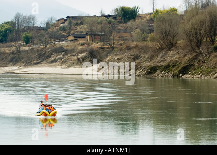 China Yunnan province The Yangzi River running through Tiger Leaping ...