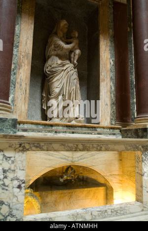 Raphael's tomb in the Pantheon (Rome Stock Photo - Alamy