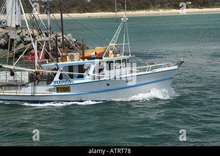 COMMERCIAL FISHING TRAWLER LEAVING MOOLOOLABA FOR THE OPEN OCEAN ...
