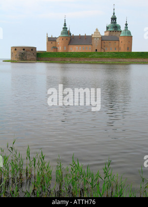 Kalmar Castle reflected in the water, Renaissance castle, Kalmar ...