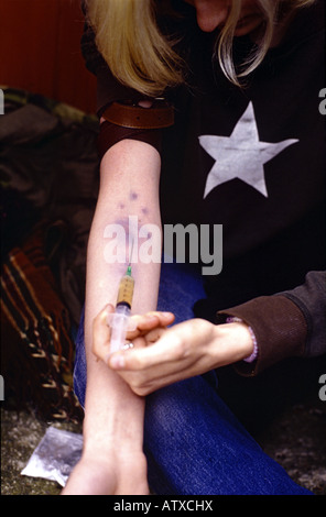 Young female heroin addict shooting up UK. Posed by model Stock Photo ...