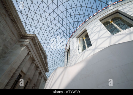 Covered courtyard at the Metropolitan Museum of Art in New York Stock ...