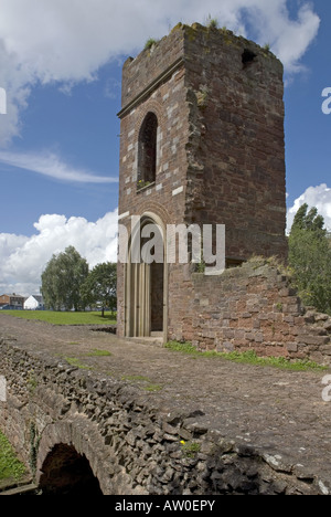 EXETER MEDIEVAL BRIDGE ST EDMUNDS TOWER EASTERN ARCH. LOOKING WEST ...