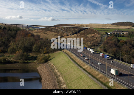 SCAMMONDEN DAM AND M62 MOTORWAY YORKSHIRE ENGLAND Stock Photo - Alamy
