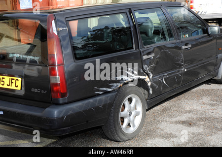 Accident damage to Volvo 850 Stock Photo - Alamy