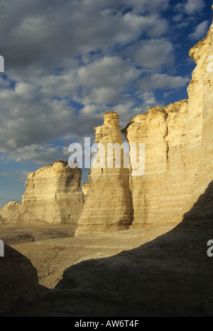 USA, Kansas, Gove County, Monument Rocks, Chalk Pyramids, Sedimentary ...