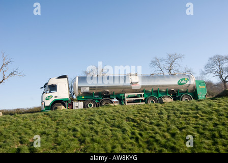 Dairy farming, milk tanker lorry collecting milk from dairy farm Stock ...