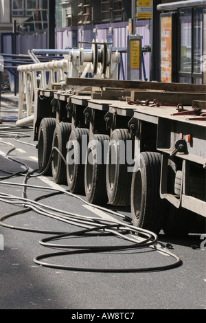 Trailer of lorry with many sets of wheels for haulage of heavy lift ...