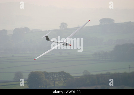 A modern high performance LS7 glider soaring in ridge lift Stock Photo ...