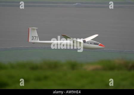 A high performance LS7 glider soaring in ridge lift Stock Photo - Alamy