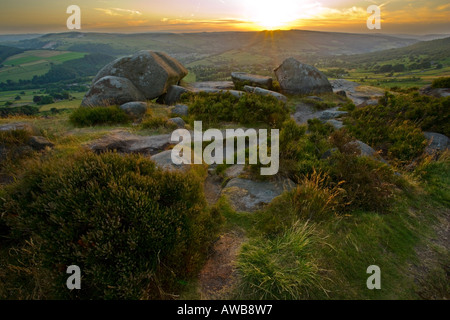 Sunset from Baslow Edge in the Derbyshire Peak District, looking out to ...