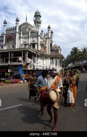 ERUMELI PETTA THULLAL IN FRONT OF VAVAR MOSQUE OF SABARIMALA PILGRIMAGE ...