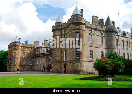 Exterior view of The Palace of Holyroodhouse at Edinburgh Stock Photo ...