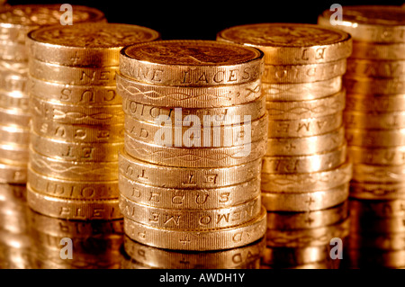 generic of shiny british pound coins Stock Photo - Alamy