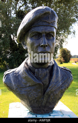 World War Two parachute Memorial in honour of WW2 paratrooper John ...