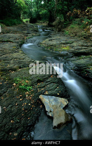 Boscastle cornwall River Valency flowing through Boscastle village past ...