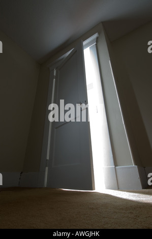 Door slightly open exposing bright light Stock Photo - Alamy