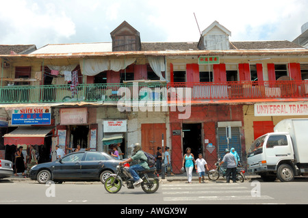 Mauritius, Port Louis, local mauritian people shopping at the bustling ...