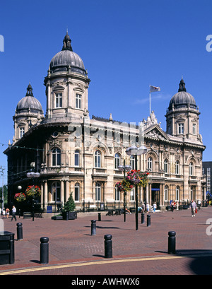 UK, England, Yorkshire, Hull, Queen Victoria Square, City Hall and ...