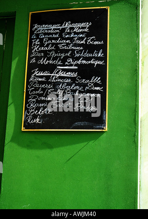 Empty green wall background for texts Stock Photo - Alamy