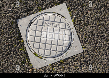 Water access cover on a tarmac pavement Stock Photo - Alamy