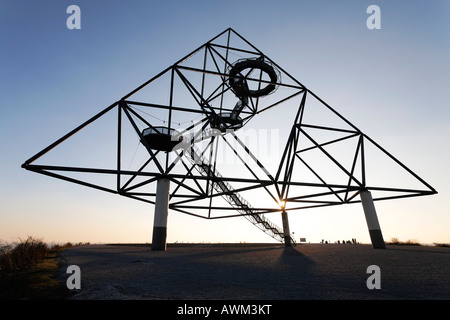 Tetrahedron made of steel pipes, pyramid-shaped observation platform ...