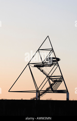 Tetrahedron made of steel pipes, pyramid-shaped observation platform ...
