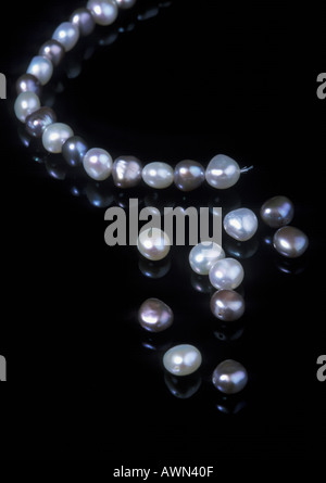 broken string of pearls Stock Photo - Alamy