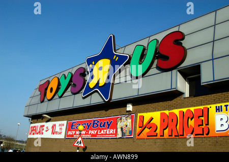 A logo sign outside of a Toys "R" Us retail store in Altoona Stock ...