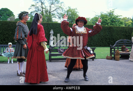 Elizabethan dancing in traditional costumes in Hever Castle Kent ...