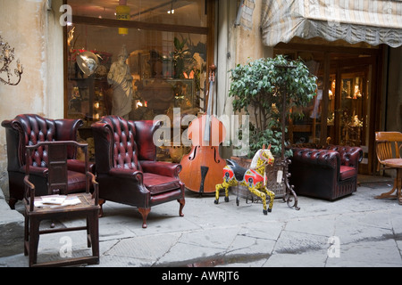 Antique shop Cortona Italy Stock Photo - Alamy