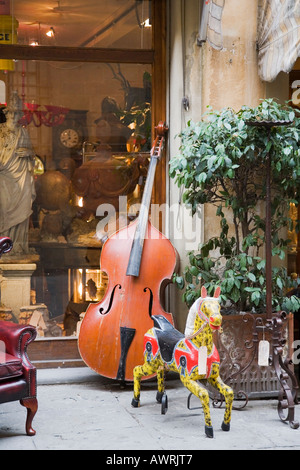 Antique shop Cortona Italy Stock Photo - Alamy