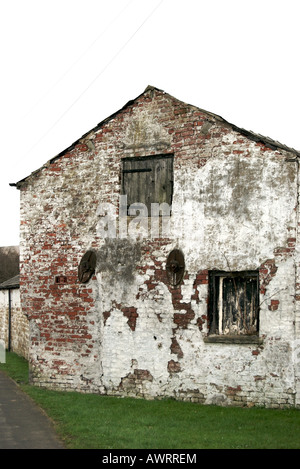 Barn falling down Stock Photo - Alamy