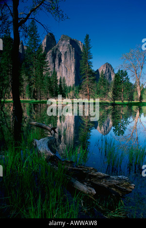 Cathedral rock reflected in the Merced River, Yosemite National Park ...